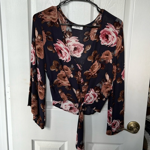 Lilyful | Tops | Lilyful Low Cut Vintage Top | Poshmark